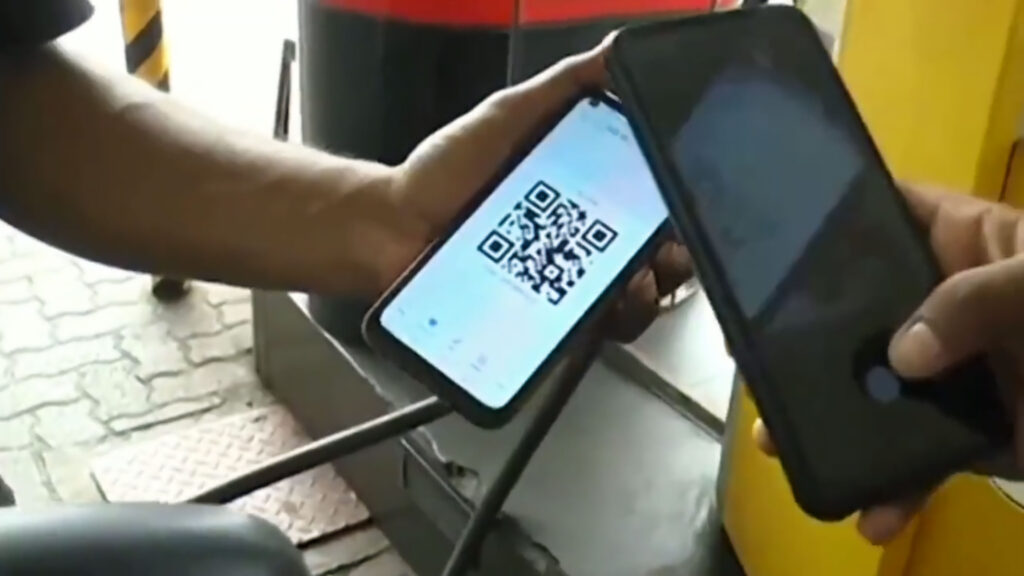 Video dallo Sri Lanka: codici QR usati per fare benzina – RENOVATIO 21